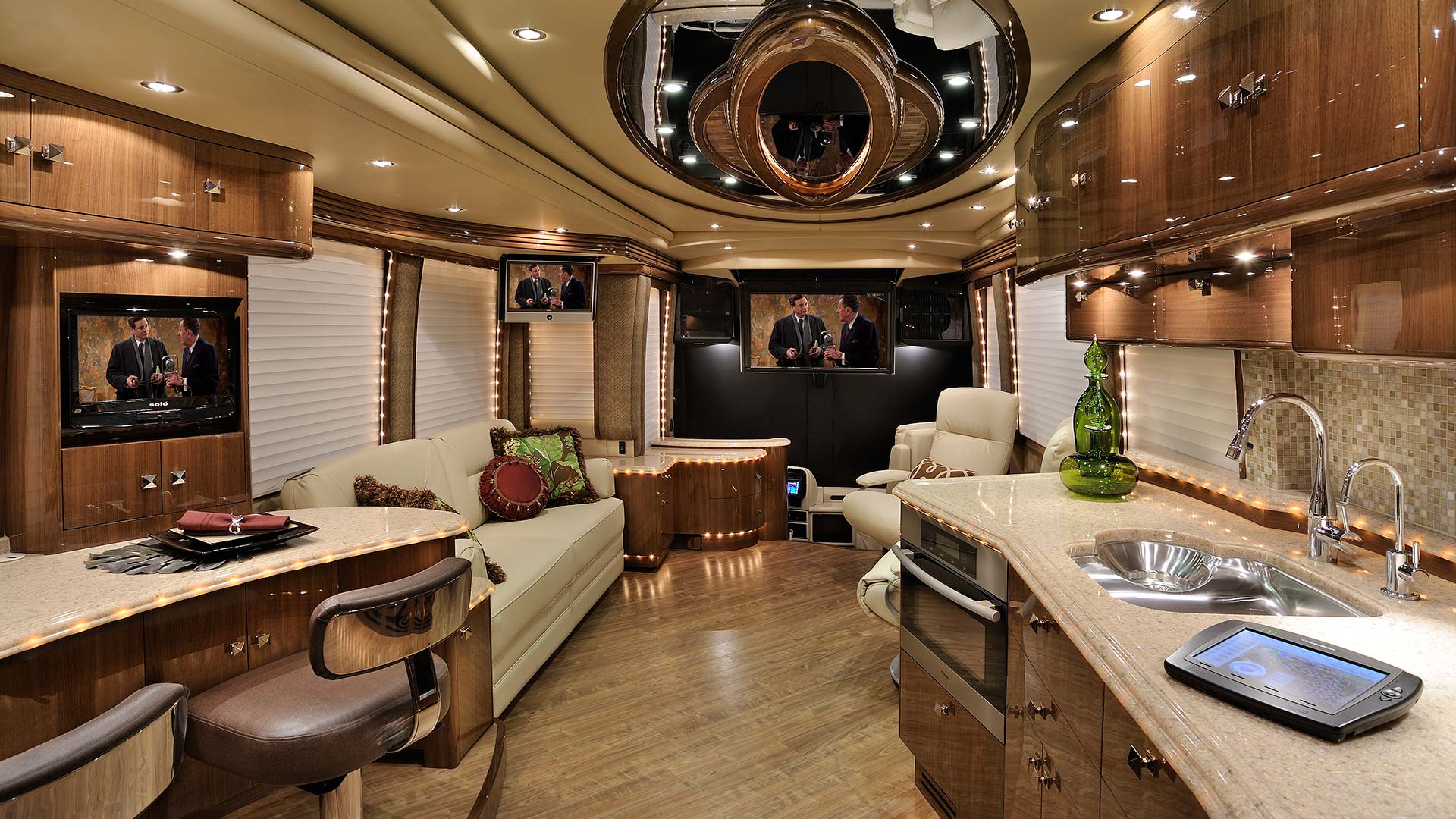 Liberty-Coach-5250-Lookfront-Gallery - Custom Luxury Motorcoach