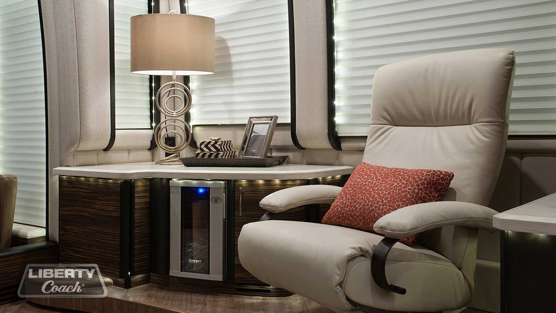 Liberty-Coach-5389-Chairs-Gallery - Custom Luxury Motorcoach
