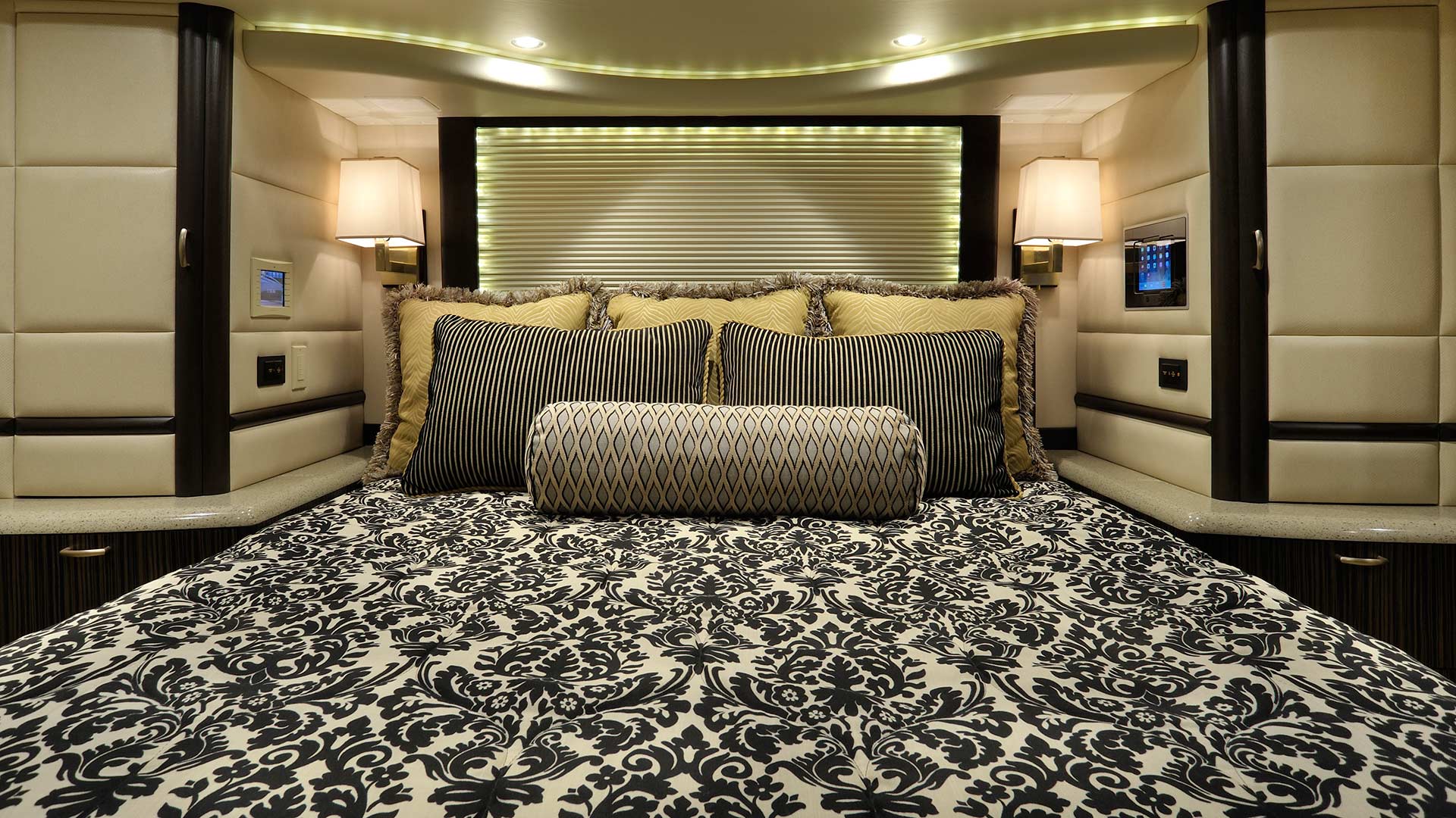 Liberty-Coach-780-Bedroom-2-Gallery - Custom Luxury Motorcoach