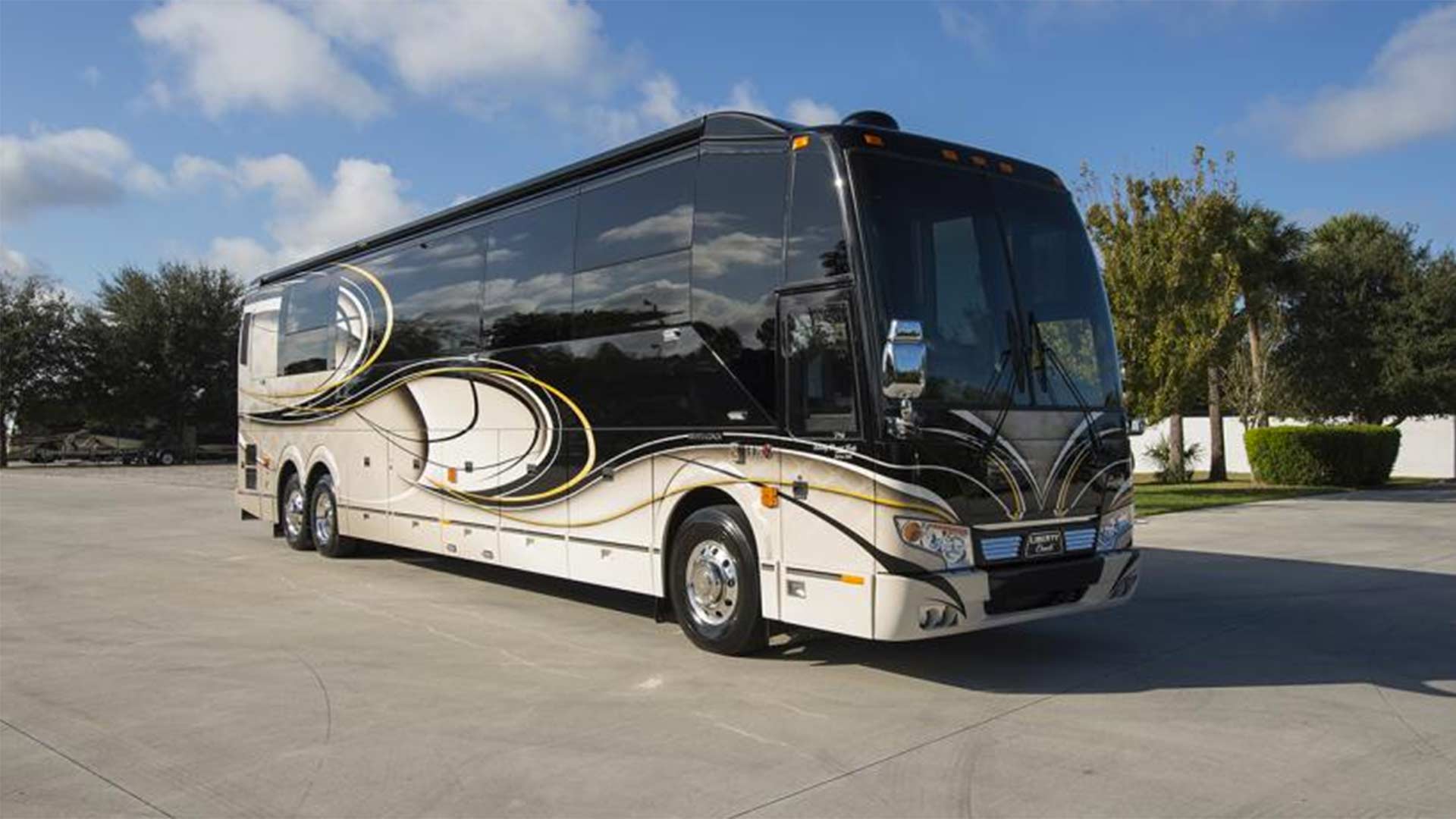 Liberty Luxury Coach | semashow.com