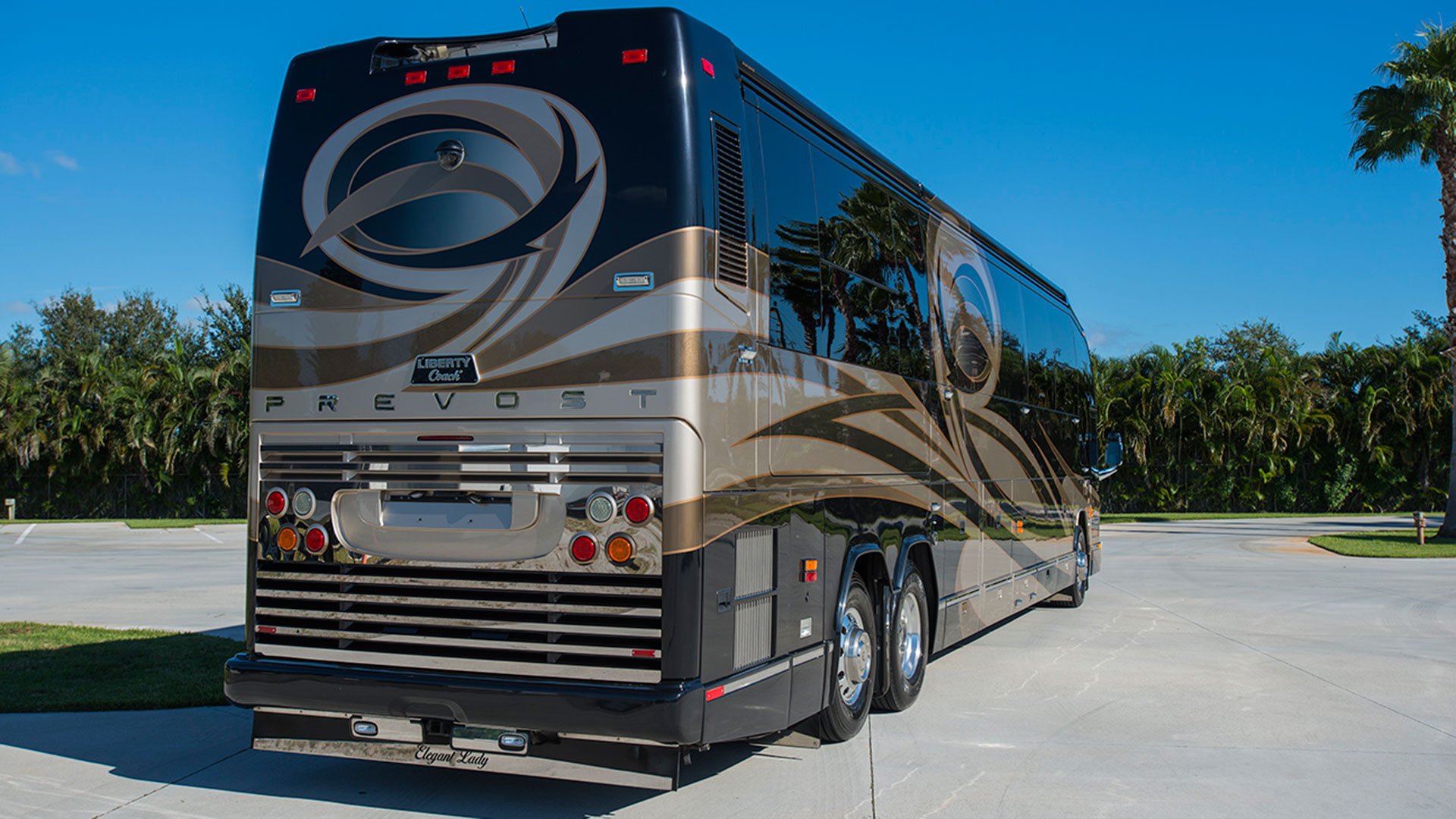 2010 Elegant Lady #792-A - Custom Luxury Motorcoach