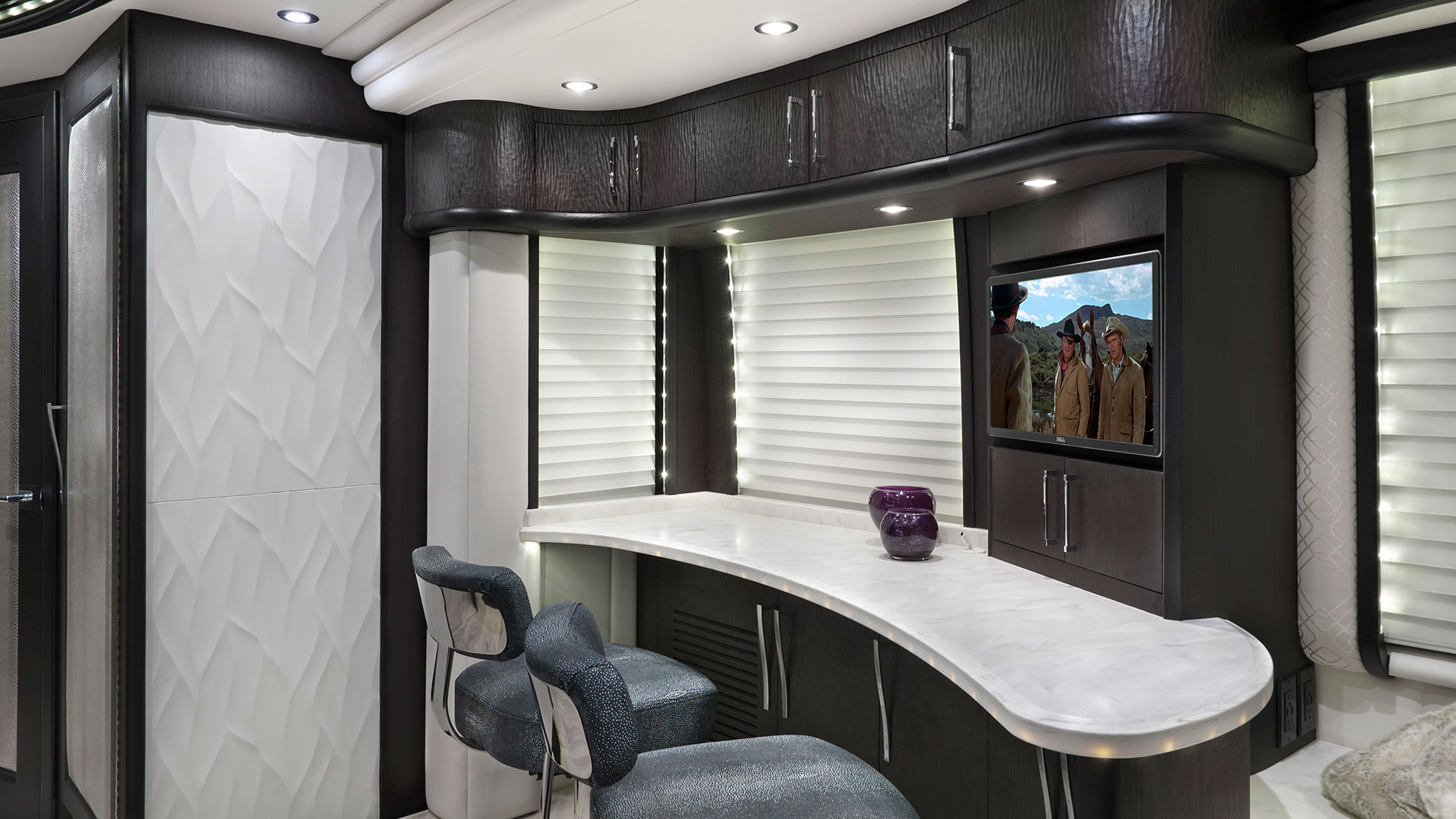 Liberty-Coach-807-Dining-Gallery - Custom Luxury Motorcoach