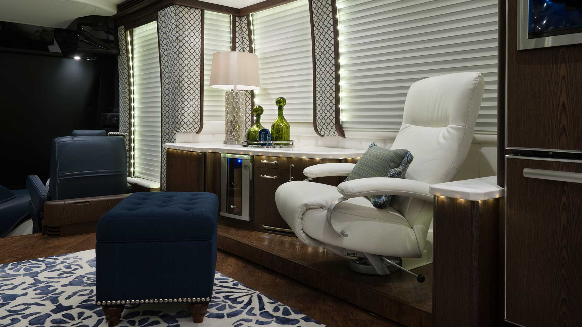 Liberty-Coach-810-Chairs-Gallery - Custom Luxury Motorcoach