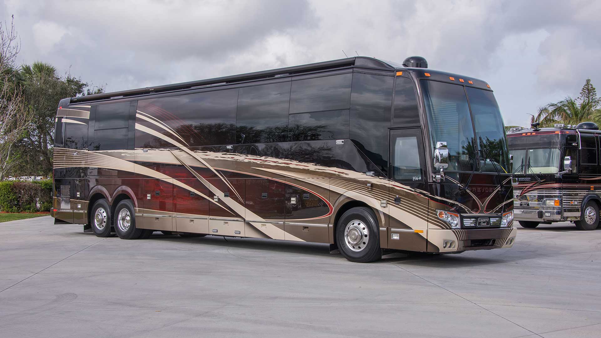 2016 Elegant Lady #789 - Custom Luxury Motorcoach