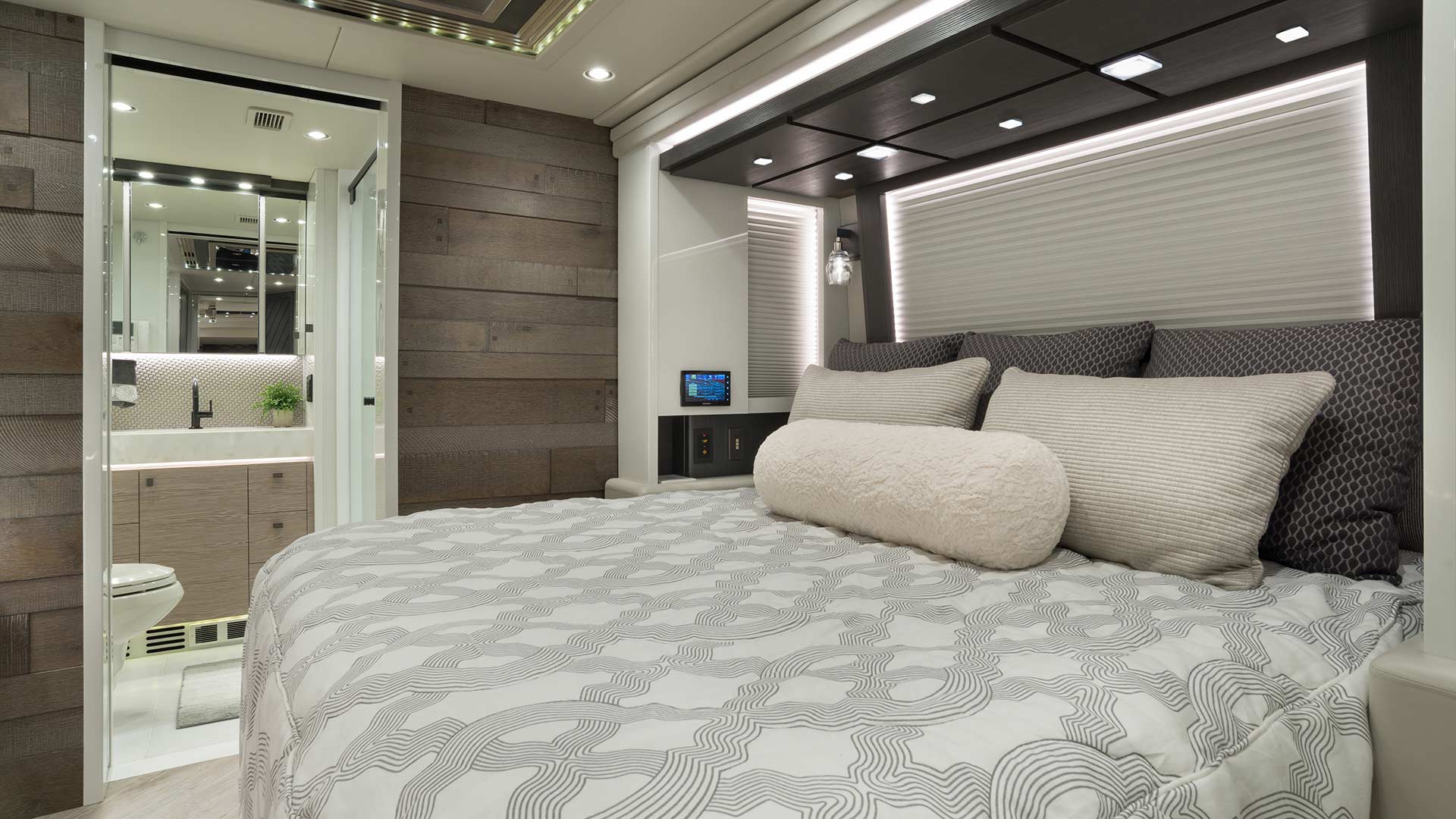 Getting That Glow: The New Look of Liberty - Custom Luxury Motorcoach