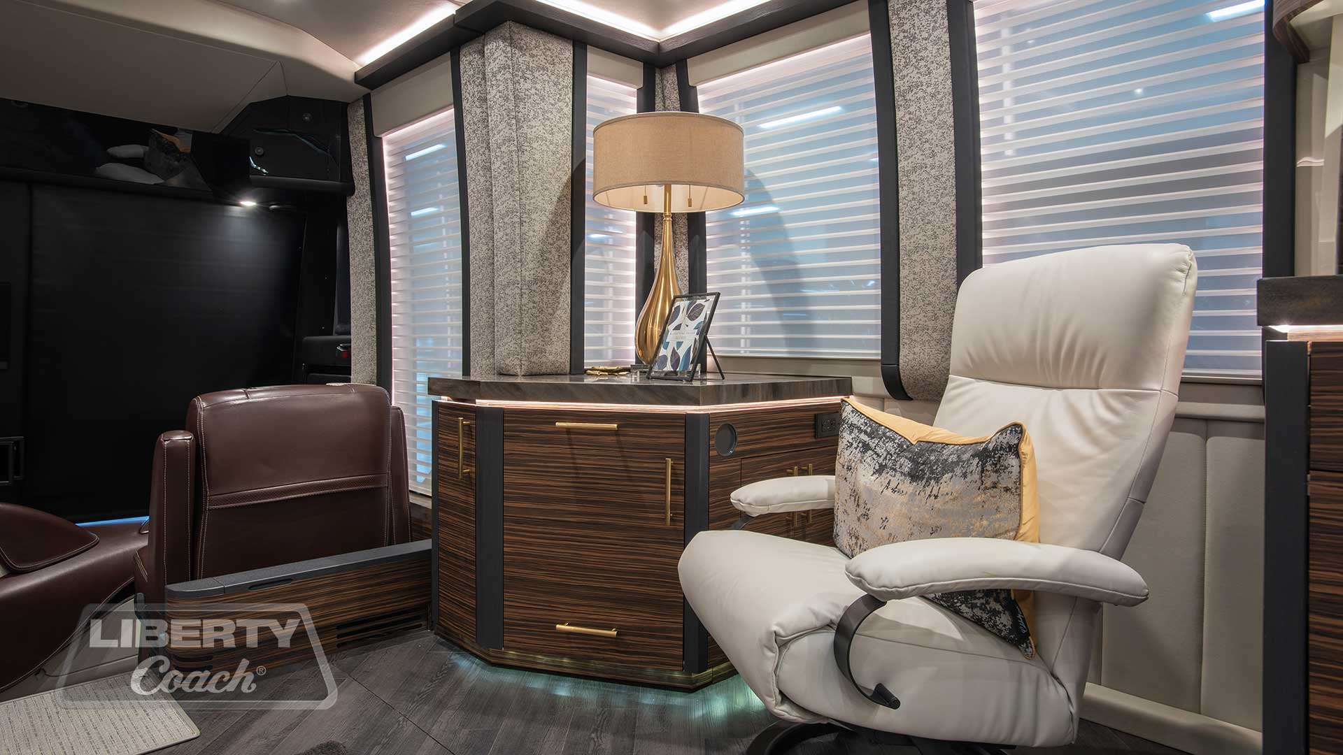 Libeerty-Coach-5465-Chairs-Gallery - Custom Luxury Motorcoach