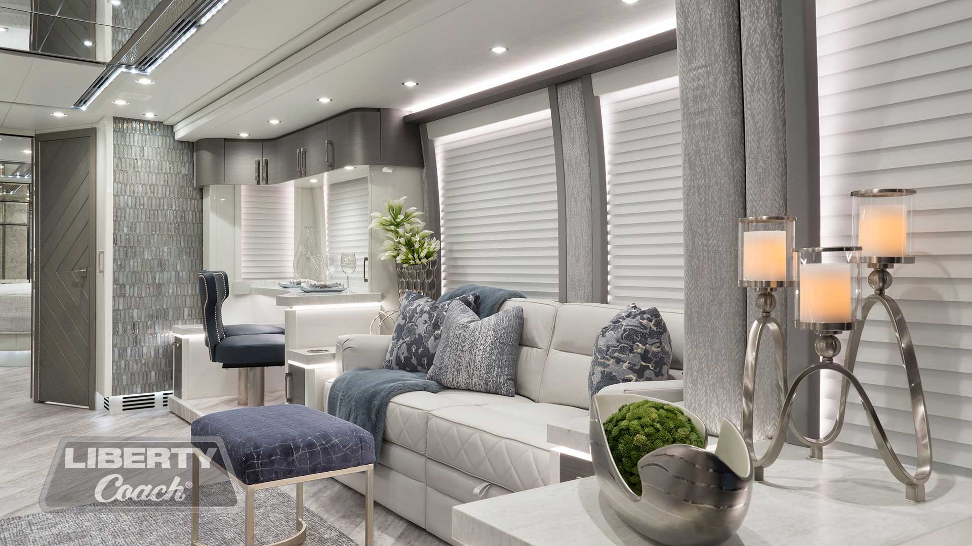 Liberty-Coach-5431-Main-Right-Gallery - Custom Luxury Motorcoach