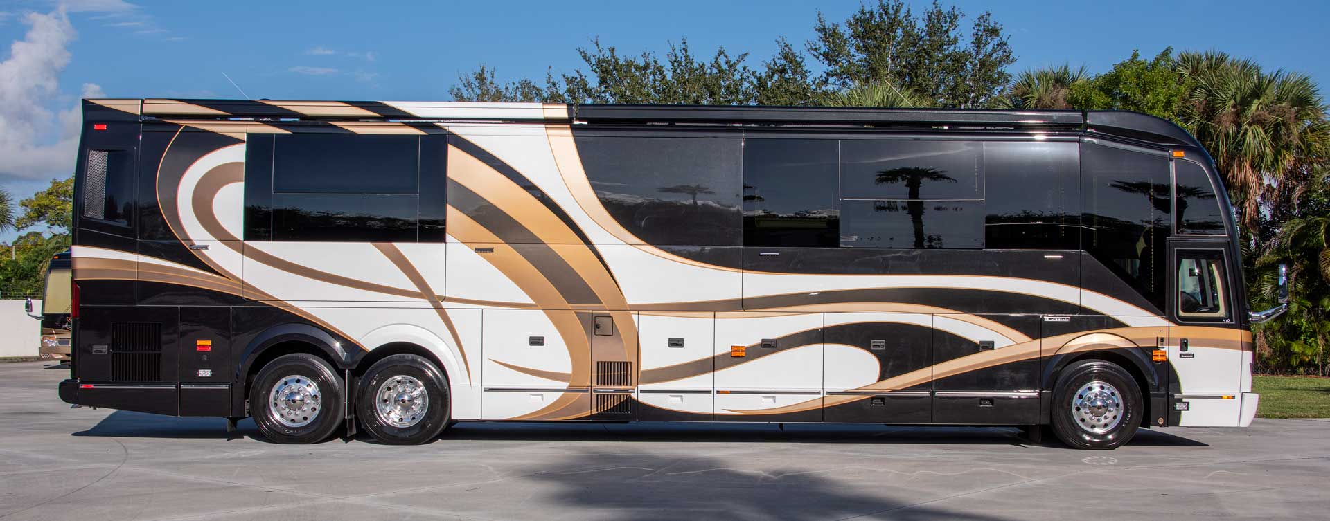 Emerald Coaches - Custom Luxury Motorcoach