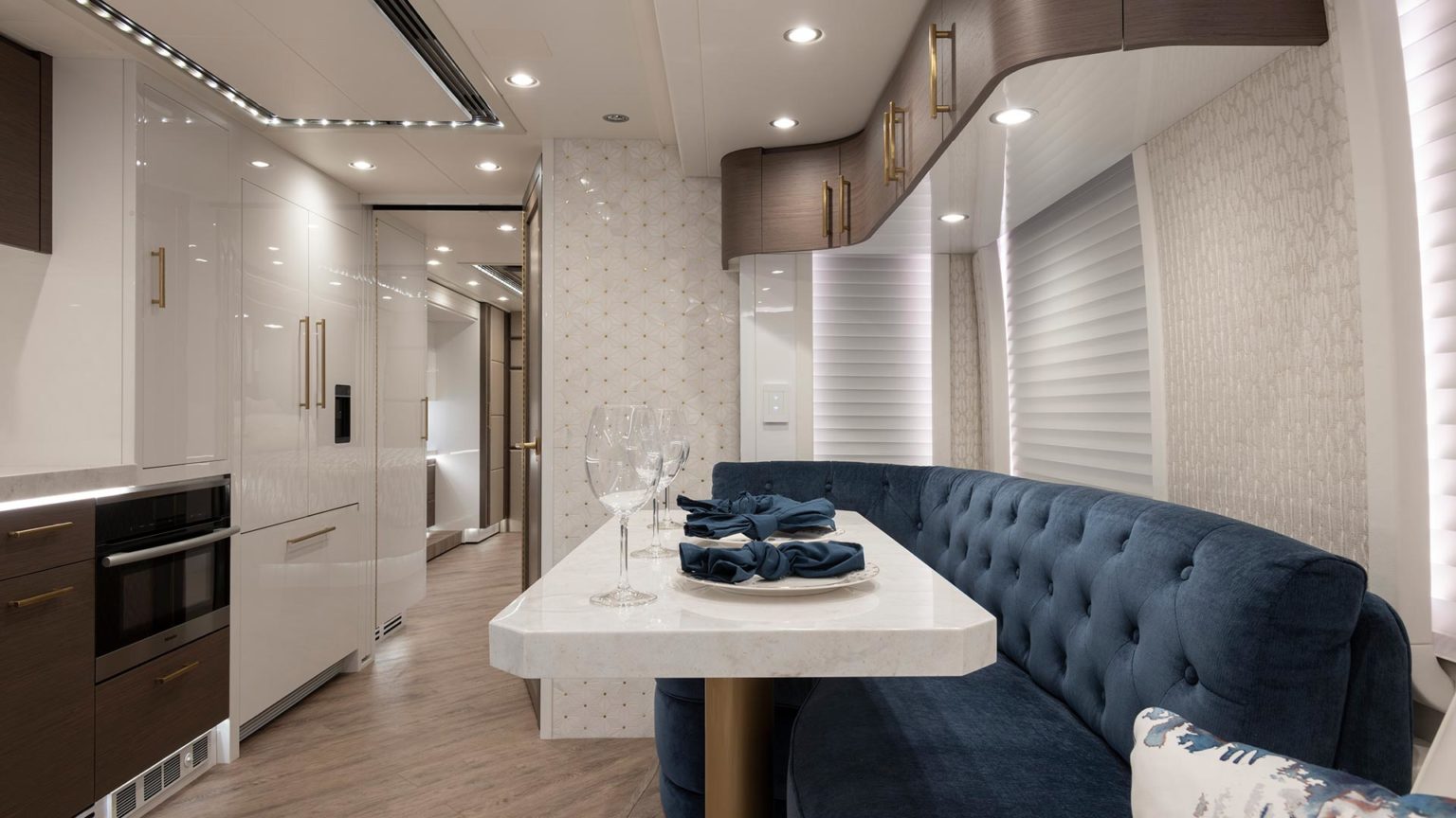 Liberty-Coach-884-Dubai-Dining-Gallery - Custom Luxury Motorcoach