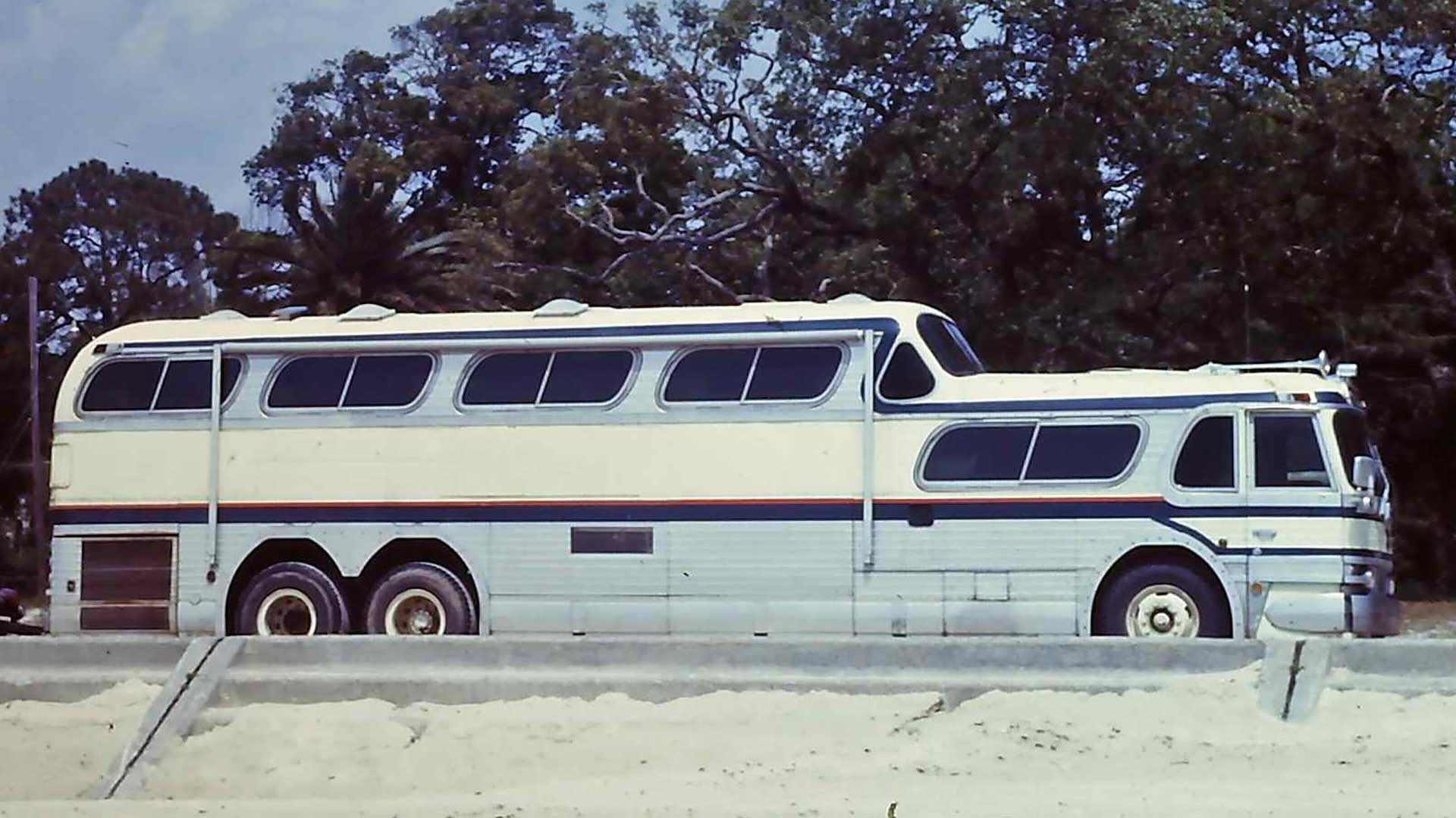 The Scenicruiser Story - Custom Luxury Motorcoach