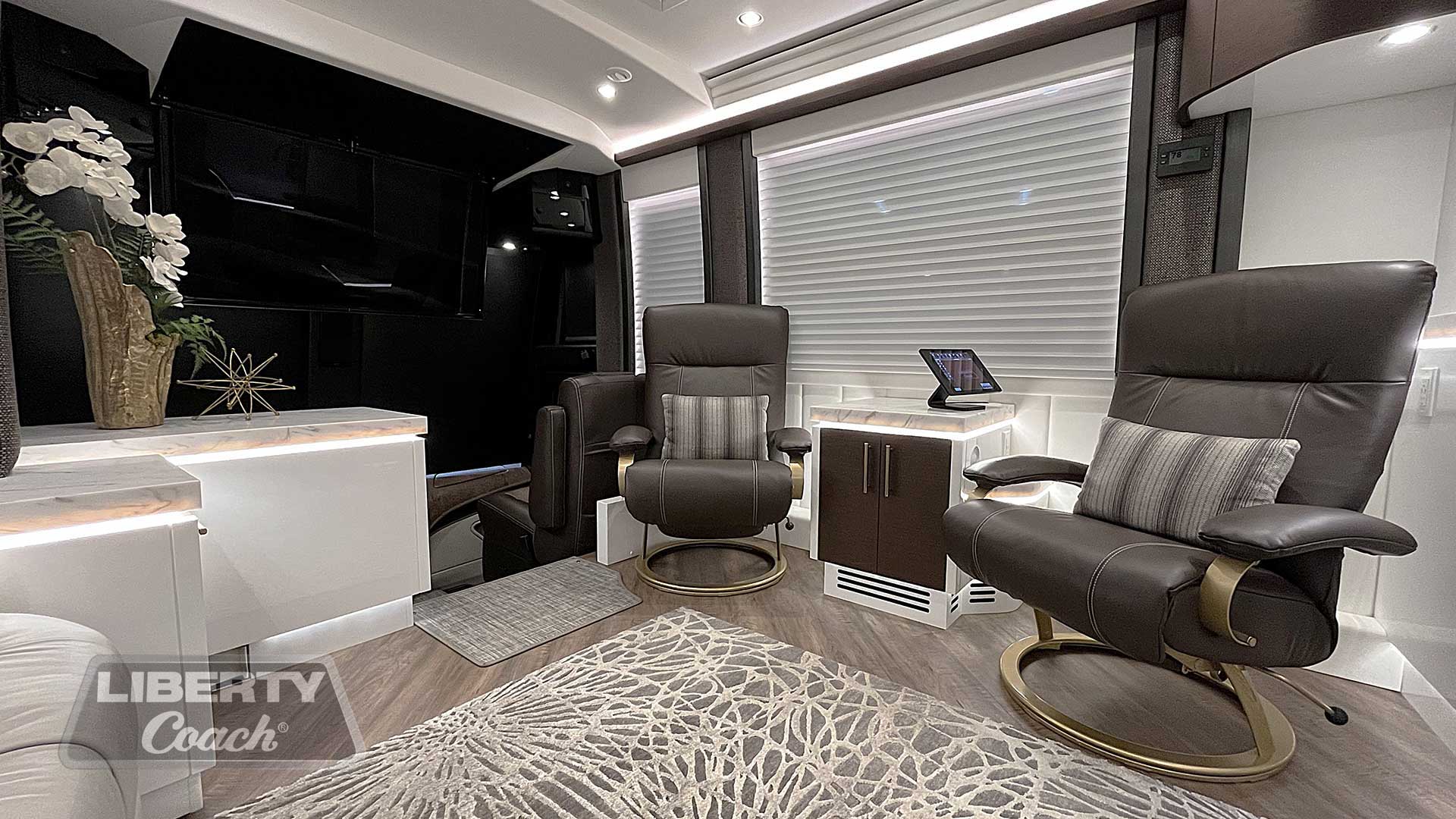 Liberty-Coach-7225-Chairs-Gallery - Custom Luxury Motorcoach