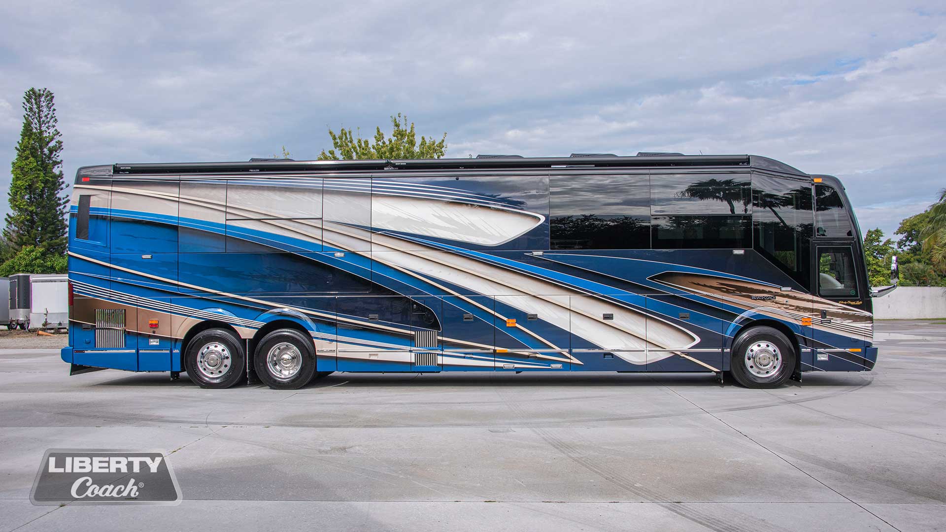 Liberty-Coach-894-Exterior-4-Gallery - Custom Luxury Motorcoach