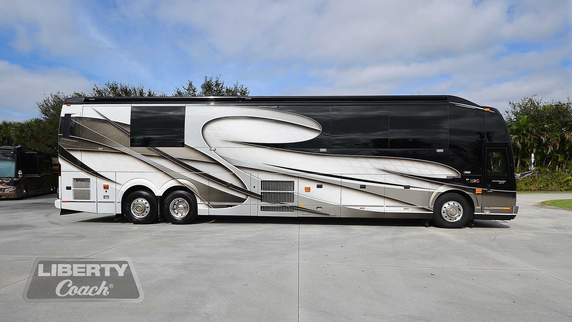 Liberty-Coach-5417-Exterior-16-Gallery - Custom Luxury Motorcoach