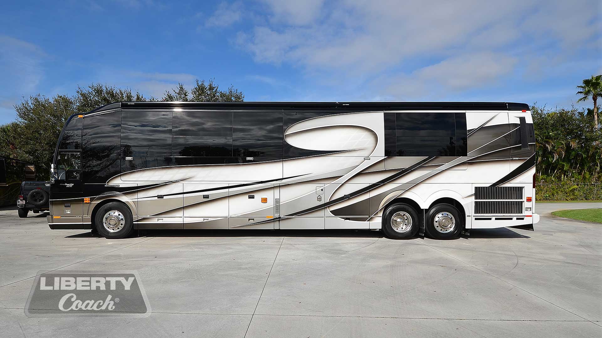 Liberty-Coach-5417-Exterior-7-Gallery - Custom Luxury Motorcoach