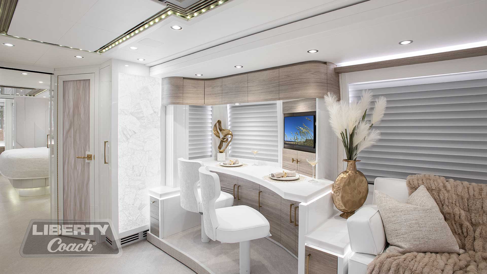 Liberty-Coach-920-Dining-Gallery - Custom Luxury Motorcoach