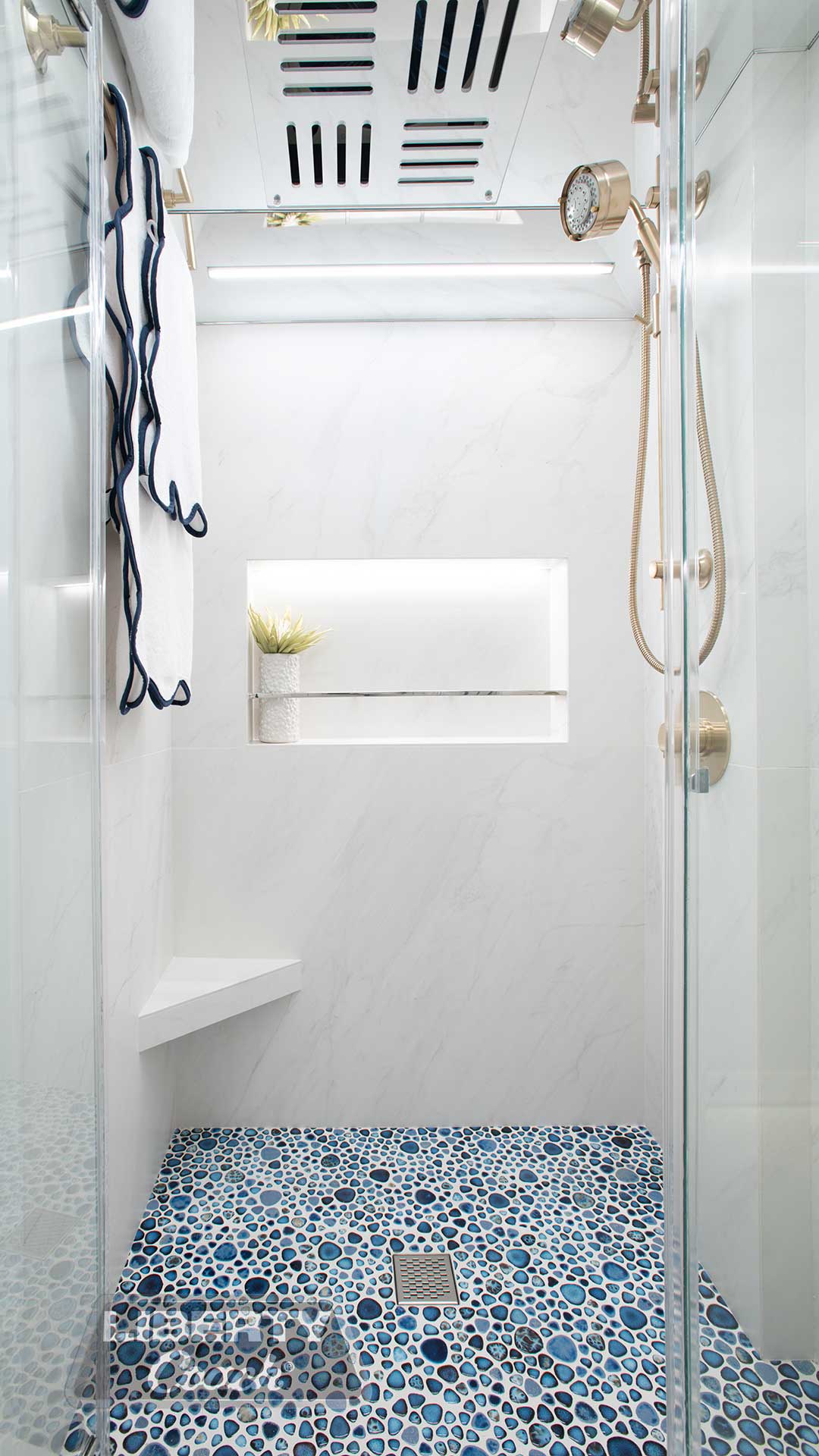 Liberty-Coach-924-Shower-Gallery - Custom Luxury Motorcoach